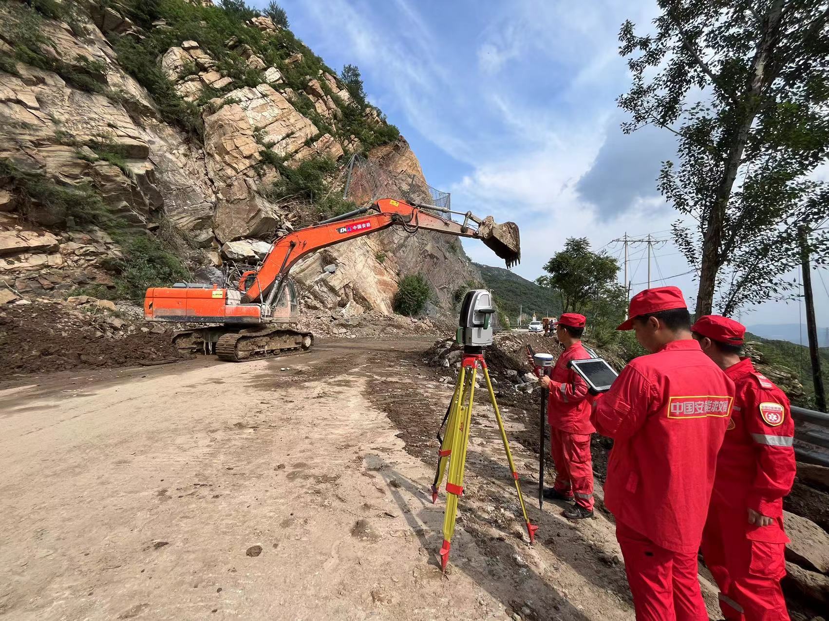 北京门头沟G234国道潭王段道路抢通进行中_北京时间